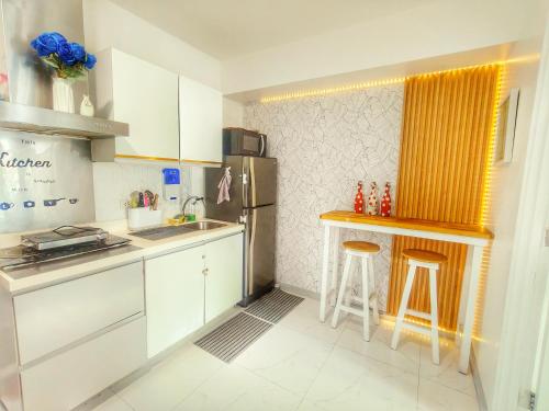 Azure resort Paranaque deluxe 8 plus 2toddler free, Manila (updated ...