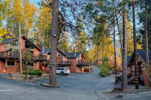 The Pines Resort & Conference Center, Bass Lake (updated prices 2025)