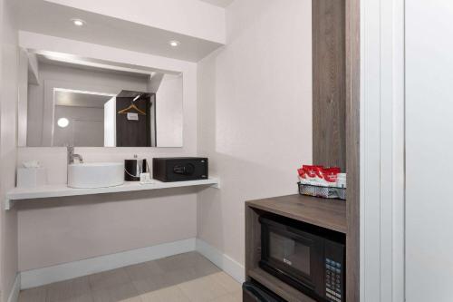 Developer Inn Express Fundamental, a Travelodge by Wyndham, Kissimmee ...