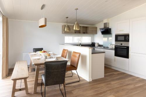 Lost Shore Surf Resort, Ratho (updated prices 2025)