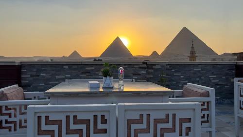 Pyramid Edge Hotel & Exclusive Pyramids View Rooftop, Cairo (updated ...