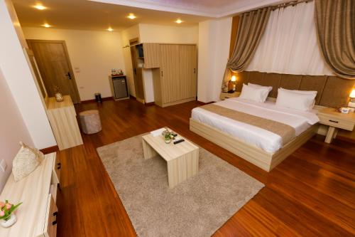 Pyramid Edge Hotel & Exclusive Pyramids View Rooftop, Cairo (updated ...