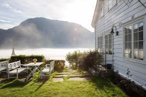 Nes Gard, Høyheimsvik (updated prices 2024)