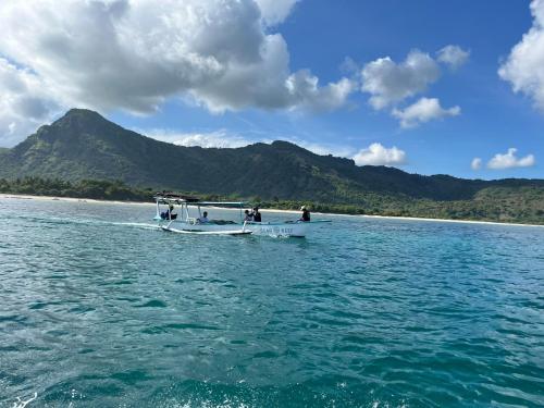 Scar Reef Resort Beachfront, Jereweh (updated prices 2024)