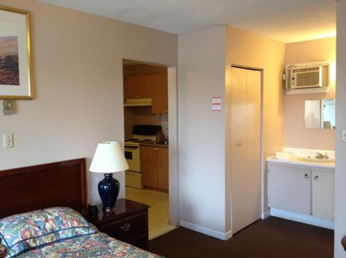 Lotus Motel, Cobourg – Updated 2023 Prices
