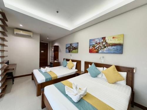 Sunburn Suites and Rooftop Bar, Coron (updated prices 2024)