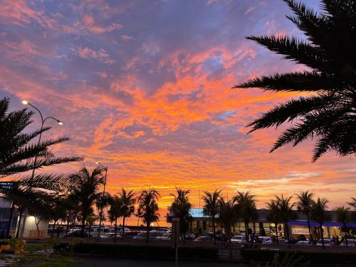 Luxurious 1 Br Facing Manila Bay Sunset Nearby Okada MOA Solaire Ayala ...