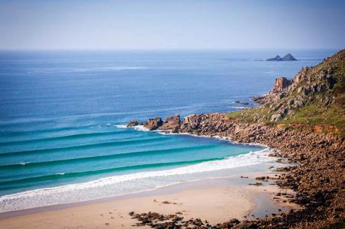 White Rose, Cornish Cottage With Sea Views & Private Garden By Beach ...