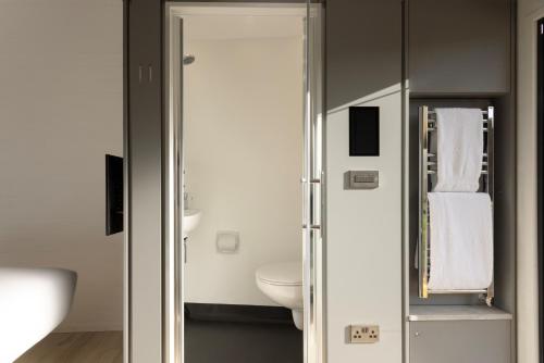 Lost Shore Surf Resort, Ratho (updated prices 2025)