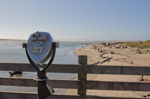 Looking Glass Inn, Lincoln City – Updated 2022 Prices