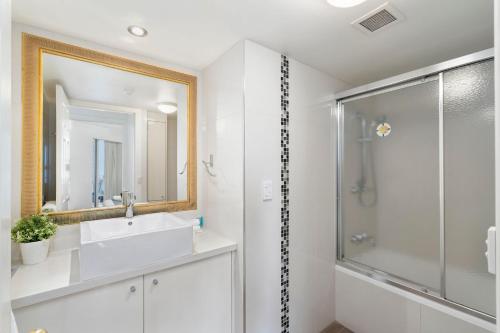 Phoenician Resort Broadbeach - Gclr, Gold Coast (updated prices 2026)