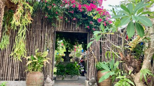 Artist's Place Trat, Trat (updated prices 2025)