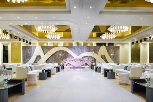 Radisson Blu Hotel and Convention Center, Riyadh Minhal, Riyadh ...