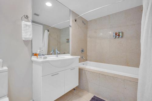 High Floor Icon Brickell Bay & Pool View 5 star SPA, Miami (updated ...