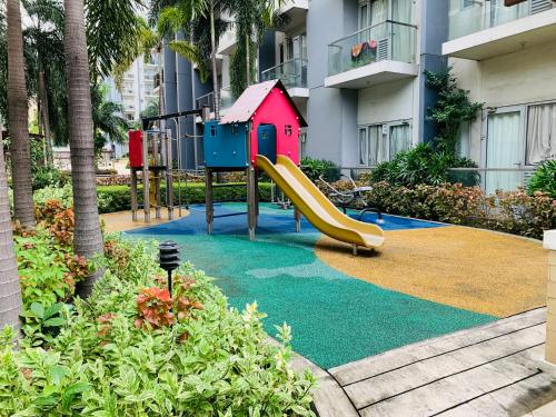 One Palm Tree Villas Condominium - Studio 7th FL with Balcony - Across ...