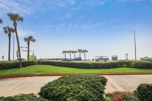 Casa Del Mar 102-Beach-a-holic, Galveston की (2026 के लिए अपडेट हुई कीमत)