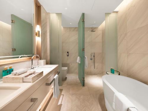 FIVE luxe JBR - High Floor Studio - Pool & Beach Access - Ventura Stays ...