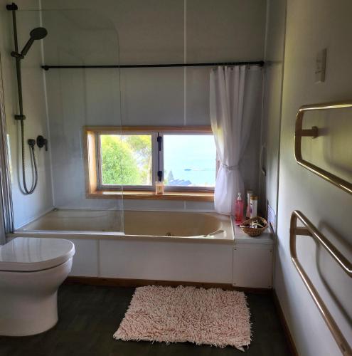 Greenstone Panorama - Family Bach - Stunning Views, Queenstown (updated ...