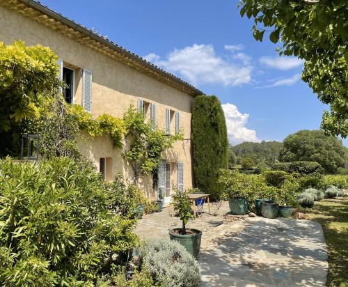 Domaine du Clos d'Alari-chambres d'hôtes au milieu des vignes, Saint ...