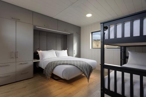 Lost Shore Surf Resort, Ratho (updated prices 2025)