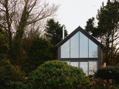 1-bed luxury seafront cabin in heart of Newlyn, Mousehole, Newlyn ...