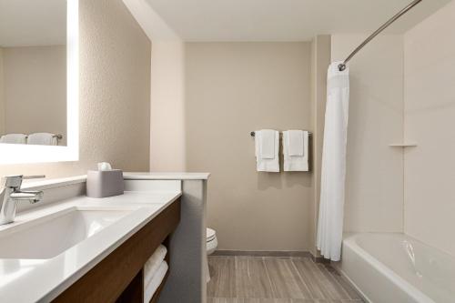 Holiday Inn Express & Suites Hayward - Castro Valley by IHG, Hayward ...