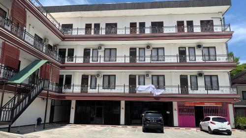 Die am nächsten gelegenen Hotels vom Robert Atty Bessing Airport (LNU ...