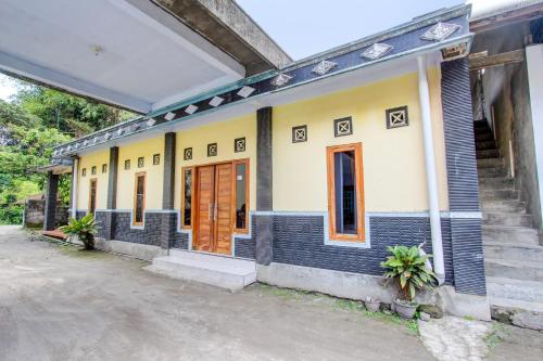 Hotel O Pondok Wisata Kurniawan 2NearWonogondang Camp ( Bumi Perkemahan ...