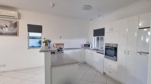 Ocean Parade Motel, Coffs Harbour (updated prices 2025)