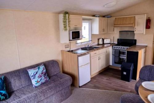 Homely 8 Berth Caravan At California Cliffs Near To Scratby Beach Ref ...