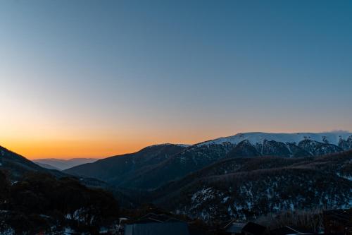 Attunga Alpine Lodge & Apartments, Falls Creek (updated prices 2025)