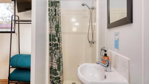 Mt Larcom Tourist Park, Mount Larcom (updated prices 2025)