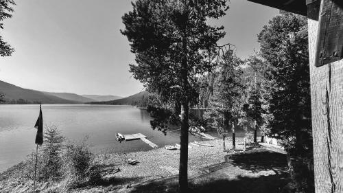 Beachfront Lake House Moyie BC, Moyie (prezzi aggiornati per il 2025)