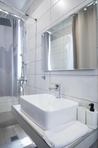 Navitas House, Athens (updated prices 2025)