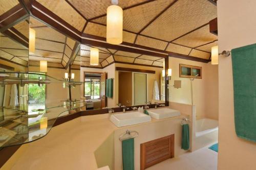 Angaga Island Resort and Spa, Theluveligaa (updated prices 2026)