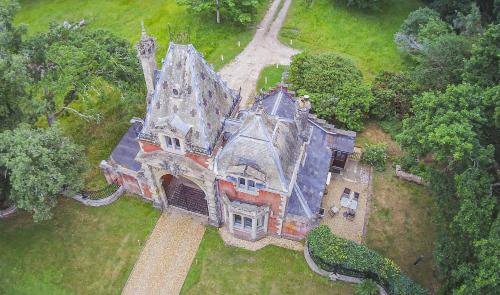 Historic 2 bed gatehouse in private parkland, Brockenhurst (updated ...
