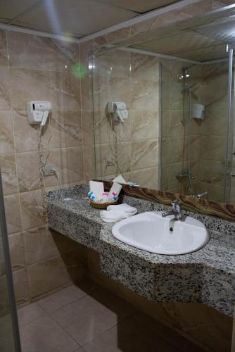 Cataract Resort & Aqua Park Naama Bay, Sharm El Sheikh (updated prices ...