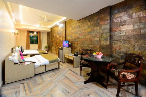 Hotel Ashish Palace, Agra (updated prices 2024)