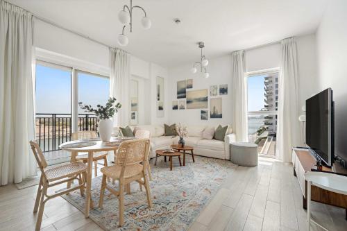 Silkhaus Canal view 3BDR with Maid Room Near Ferrari World, Abu Dhabi ...