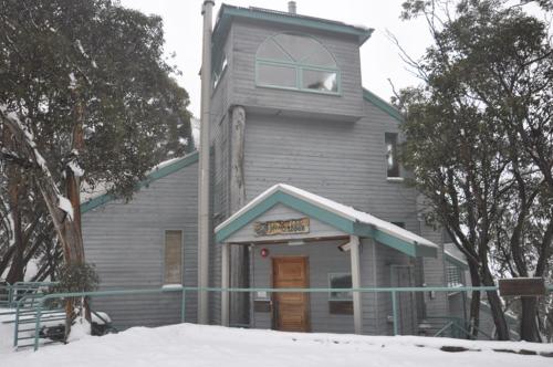 Whistler 8 Glacier AMS Mt Buller, Mount Buller (updated prices 2025)