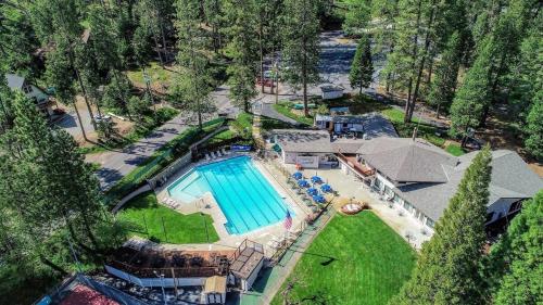 Cozy Chic Chalet - Enchanting & Fun Family Retreat - Hot Tub & Fire Pit ...