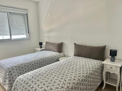 Lindo! Apto completo na Praia de Palmas - ZP01I, Governador Celso Ramos ...