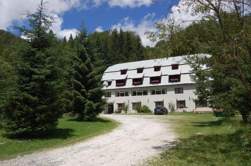 Complexul Turistic Cheile Butii, Câmpu lui Neag (prețuri actualizate 2025)