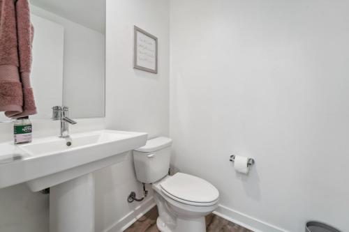 NoHo Modern Townhouse with Gorgeous Rooftop, Van Nuys (prezzi ...