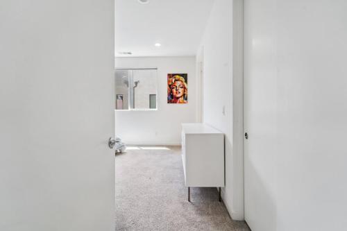NoHo Modern Townhouse with Gorgeous Rooftop, Van Nuys (tarifs ...