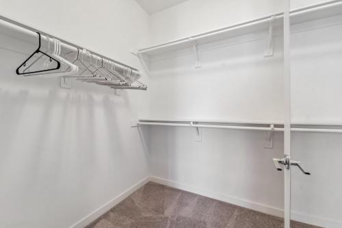 NoHo Modern Townhouse with Gorgeous Rooftop, Van Nuys (tarifs ...