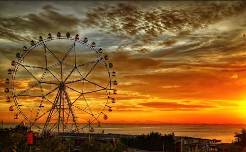 HomeMadeLuxury 3 Bedrooms Seaview Sunset View Near Manila Airports ...