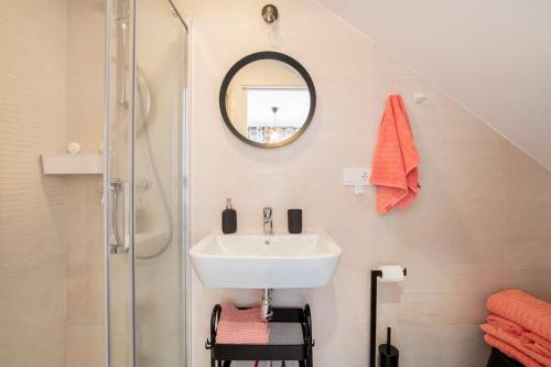 Casa Rosado Beautiful House and 60 m of Private Garden, Conil de la ...