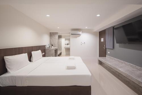 Grand Alpine Hotel, Bangkok (updated prices 2025)