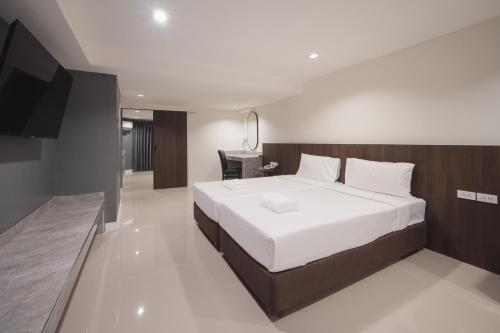 Grand Alpine Hotel, Bangkok (updated prices 2025)